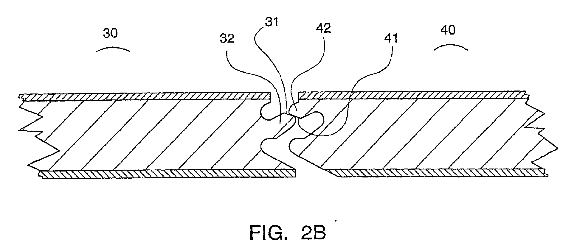 EP1273737A3 - Article with interlocking edges and covering product ...